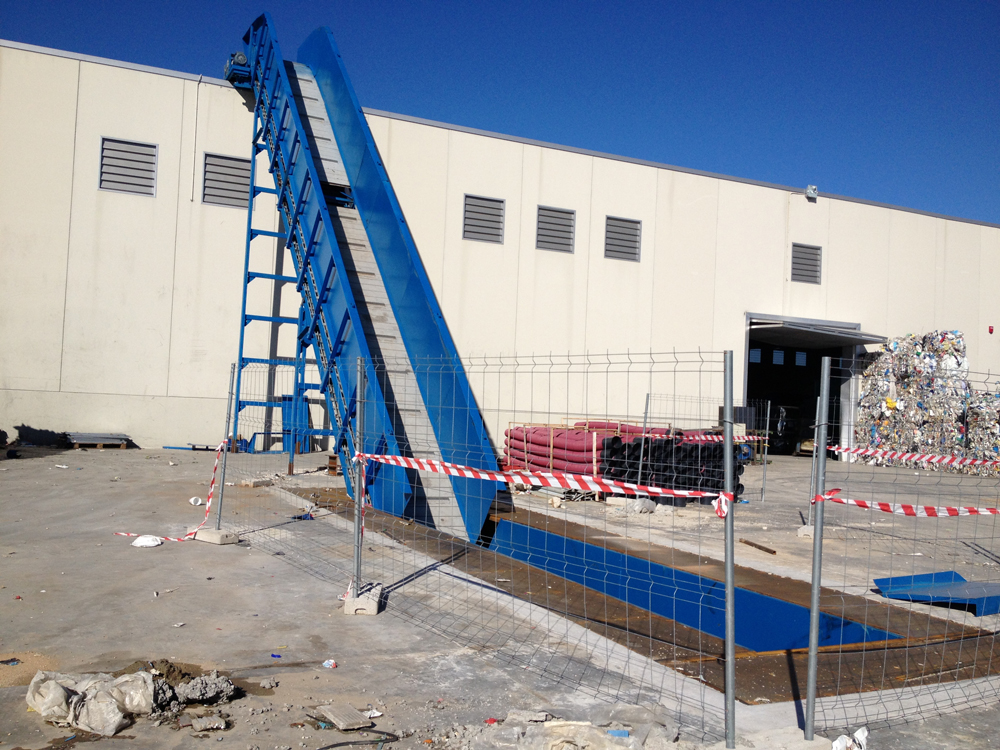 Plastic waste processing and classification plant • Cubicoff Ingeniería ...